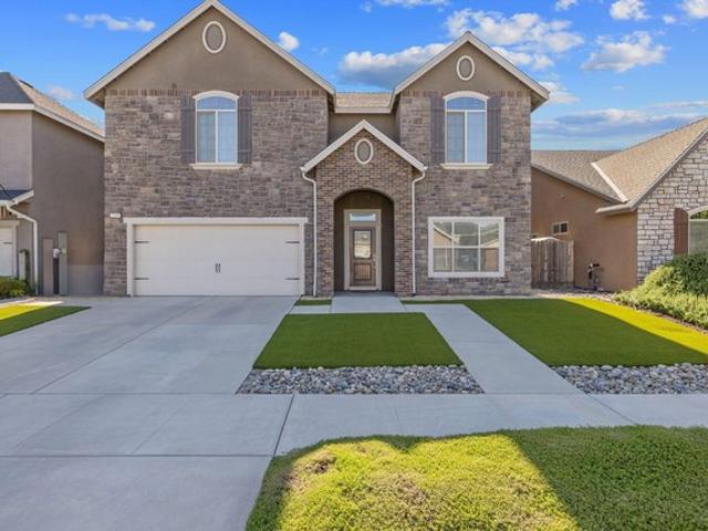2305 N Fairway Ct, Visalia, CA 93291