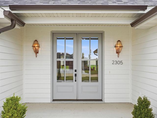 2305 n traveller dr