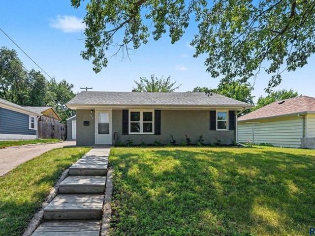 2305 E 11th St, Sioux Falls, SD 57103