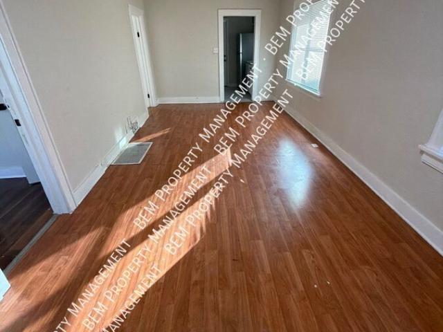 2305 E 41st St, 2 beds, 1 full bath