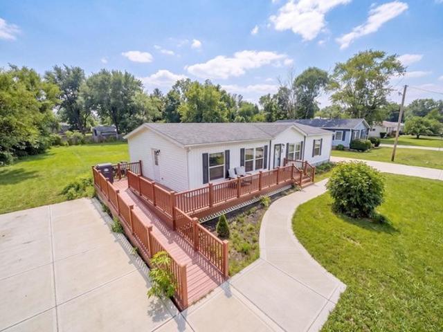2305 E Delta Dr, Muncie, IN 47303