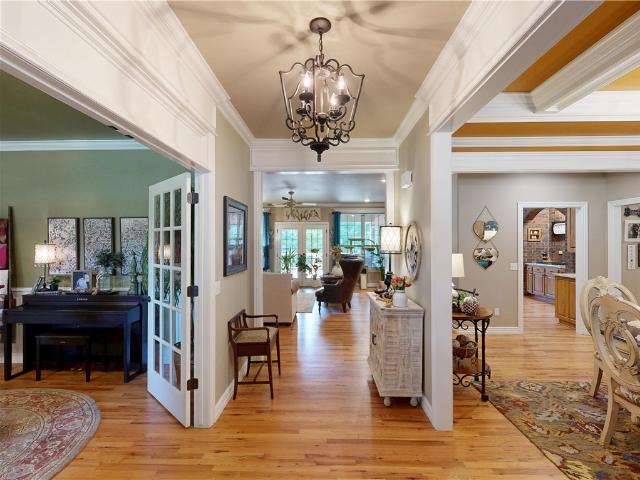2305 E Whispering Oaks Lane