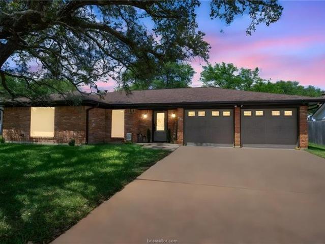 2305 Hillside Dr, Bryan, TX 77802