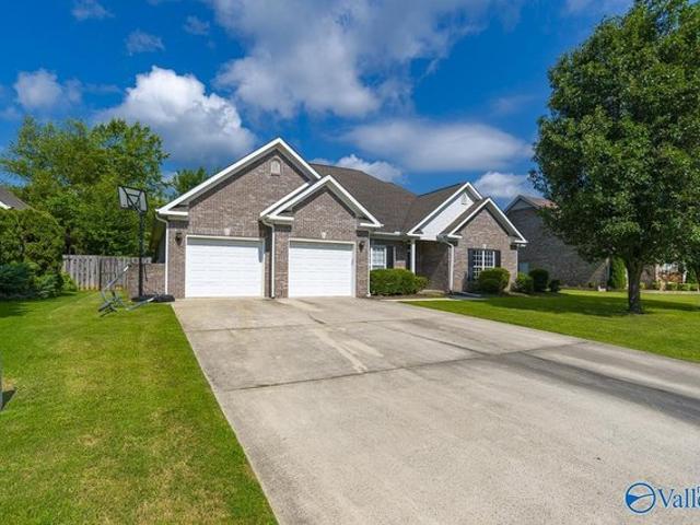2305 Rockingham Ln SW, Decatur, AL 35603