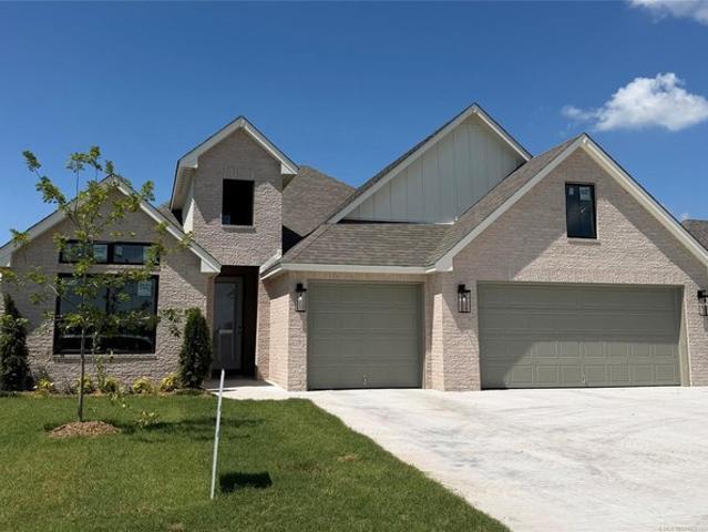 23065 E 107th St S, Broken Arrow, OK 74014