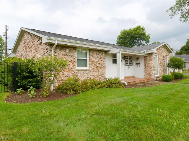2306 Alexander Manor W