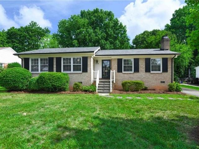 2306 Cherokee Dr, Greensboro, NC 27408