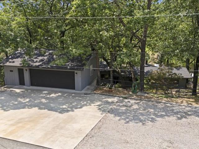 2306 Evans Dr, Grove, OK 74344