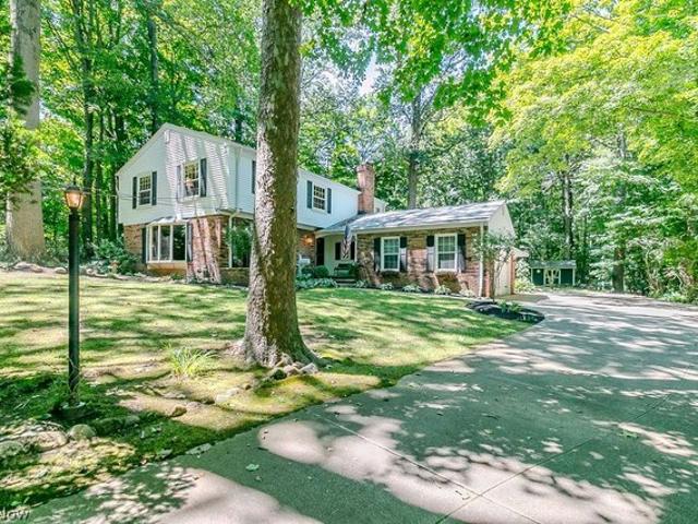 2306 River Rd, Willoughby Hills, OH 44094