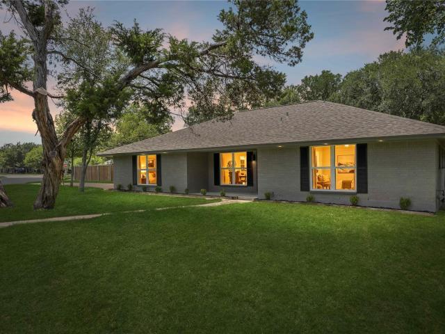 2306 Standish Dr