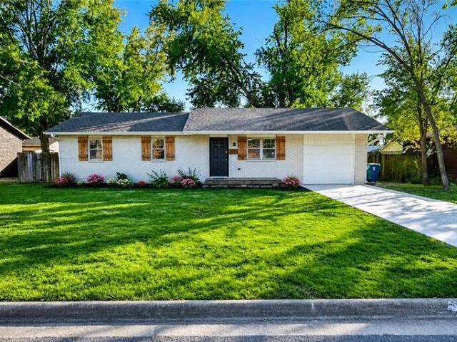 2306 SE 9th St, Bentonville, AR 72712