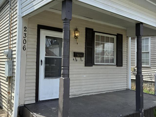 2306 W Burnett Ave