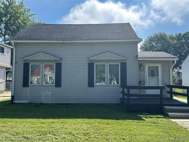 23076 Melrose Ave, Eastpointe, MI 48021