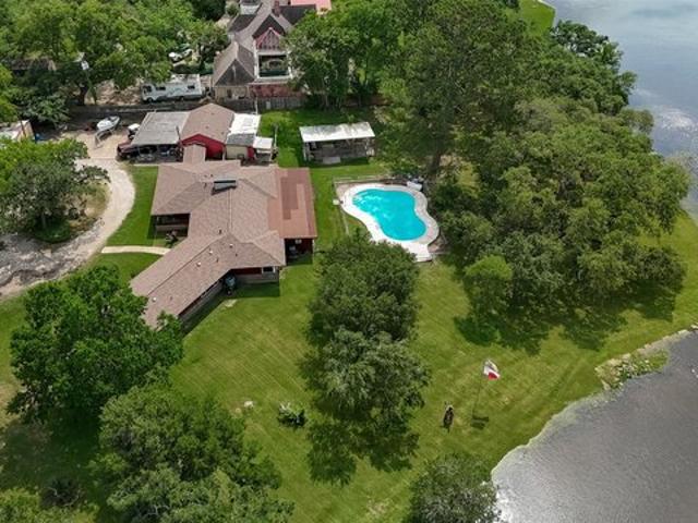 2307 Oleander Dr, Dickinson, TX 77539