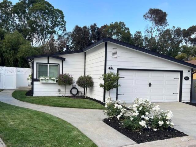 2307 Barley Dr, Vista, CA 92081