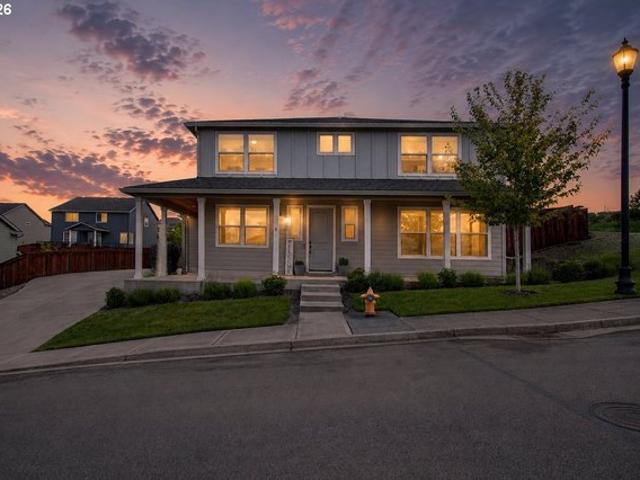 2307 E 6th St, La Center, WA 98629