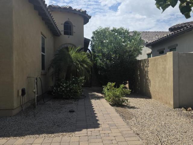 2307 e mahogany place
