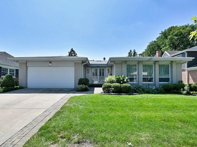 2307 E Sherwood Rd, Arlington Heights, IL 60004
