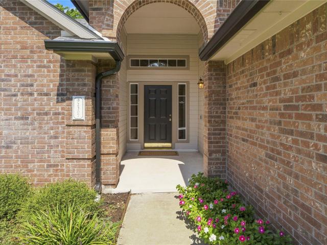 2307 Loquat Ln