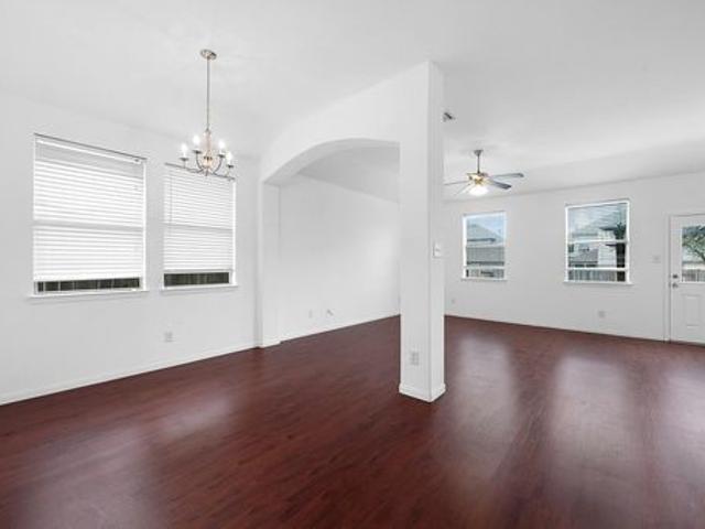 2307 Shady Tree Ln
