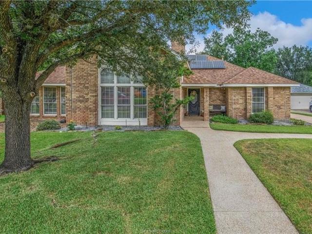 2307 W Briargate Dr, Bryan, TX 77802