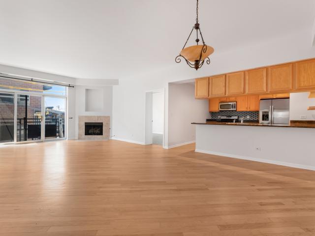 2307 W Wolfram Street # 312