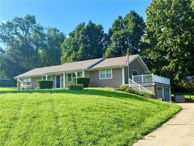 2307 Westminister Ln, Saint Joseph, MO 64503