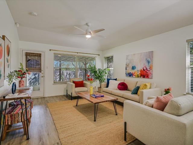 2308 Macaw Dr