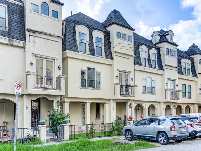 2308 Couch Street