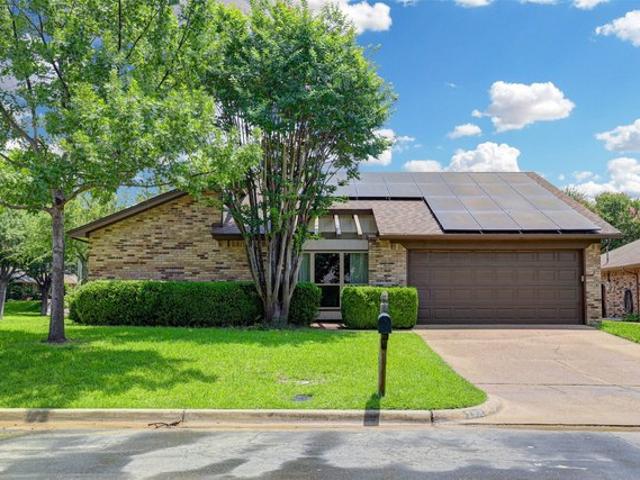 2308 Farrington Ln, Hurst, TX 76054