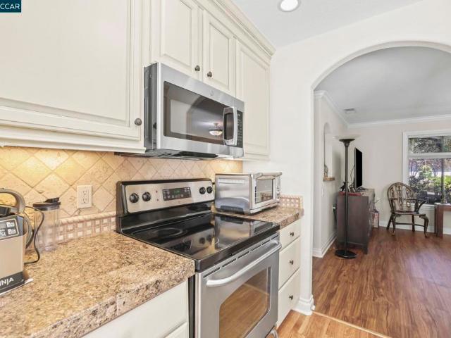 2308 Pine Knoll Dr 3