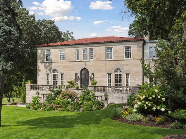 2308 W Lake Of The Isles Parkway
