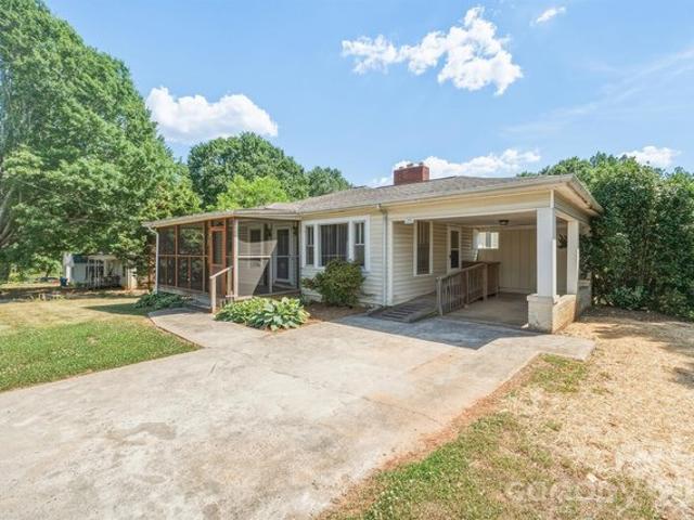 2308 11th Ave NE, Hickory, NC 28601