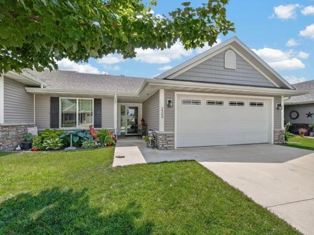 2309 E Highview Dr, Des Moines, IA 50320