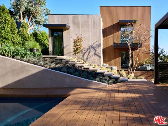 2309 Hollyridge Drive