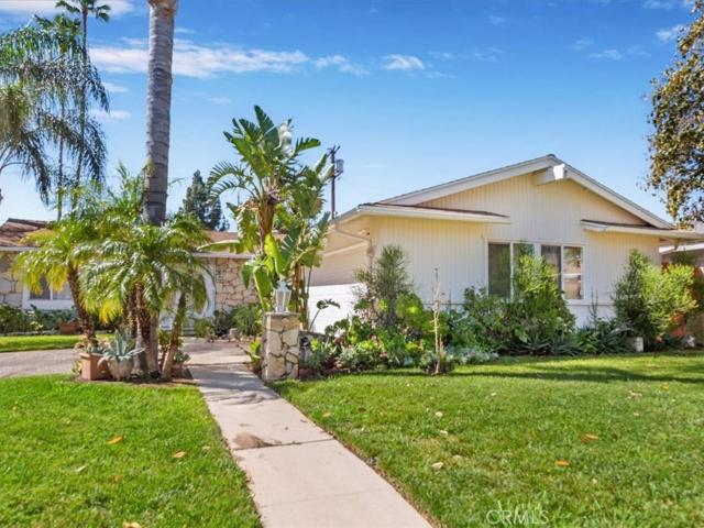 23000 Lull St, Canoga Park, CA 91304 | MLS #SR26077 | Compass