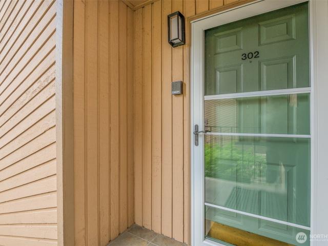 23001 Lakeview Dr # 302