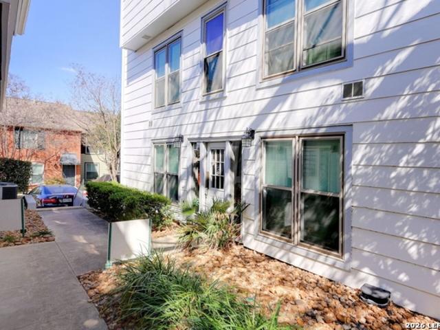2300 Nacogdoches, Unit 307B