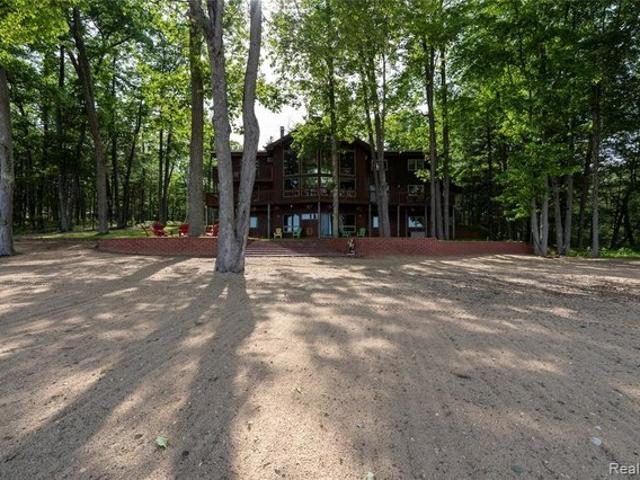 2300 Bliss Ln, Plainfield, MI 48748