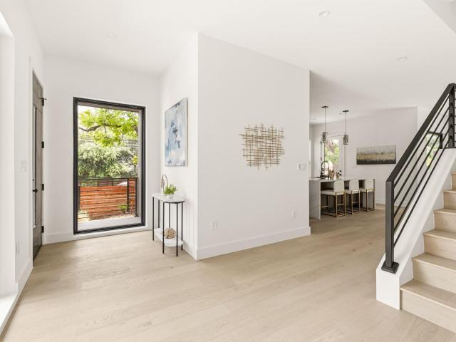 2300 Bluebonnet Ln