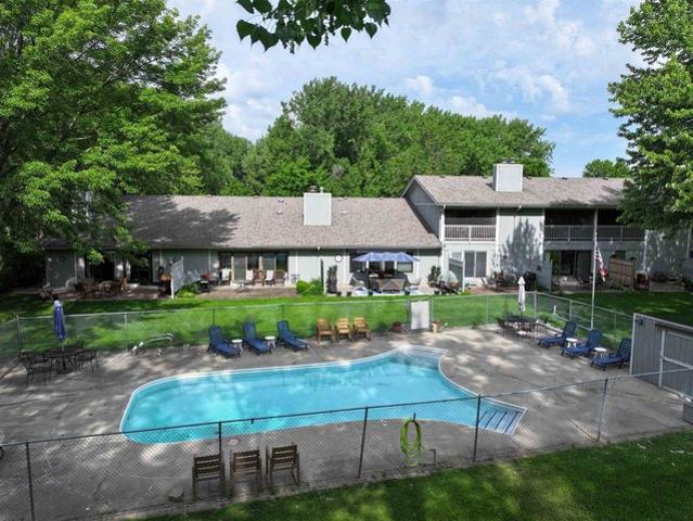 2300 Country Club Dr Unit 5, Okoboji, IA 51355