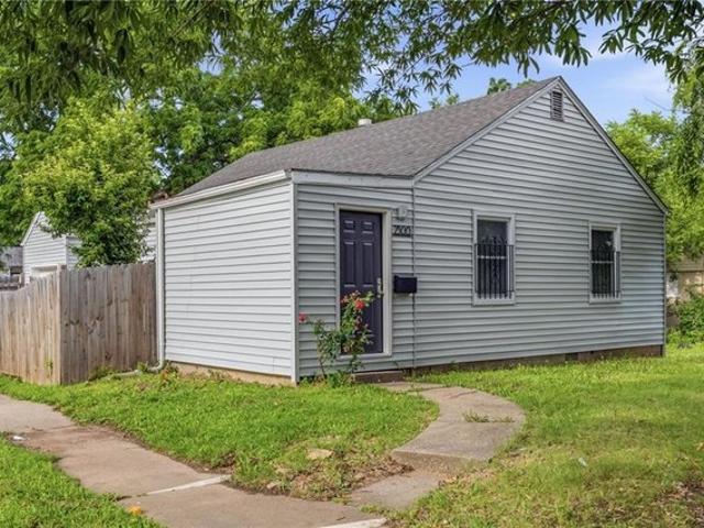 2300 E 55th St, Kansas City, MO 64130