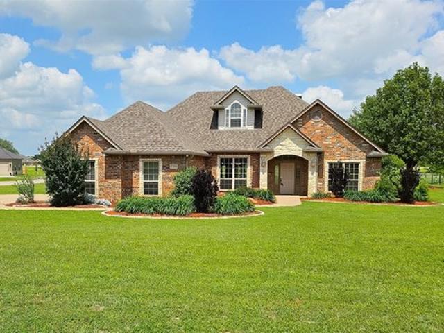 2300 E Emerald Bend Ct, Granbury, TX 76049