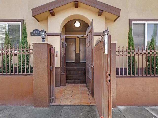 2300 Fruitvale Ave