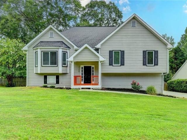 2300 Huntington Dr, Loganville, GA 30052