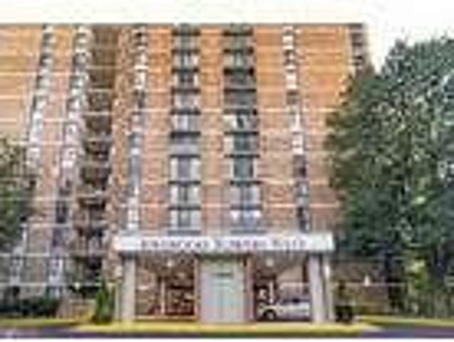 2300 Pimmit Dr #117, Falls Church, VA 22043