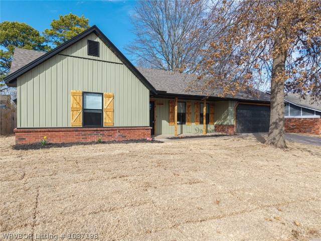 2300 Pine Lane