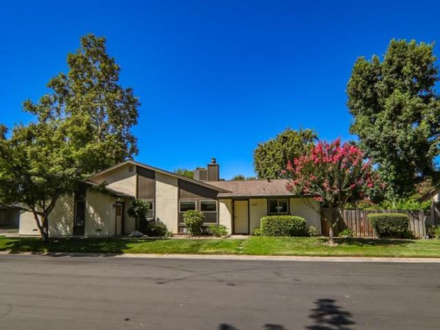 2300 Summerfield Ct, Rancho Cordova, CA 95670