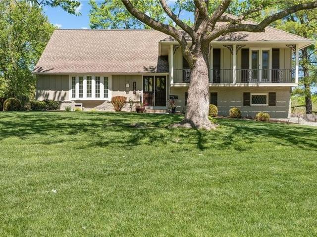 2300 W 103rd Ter, Leawood, KS 66206
