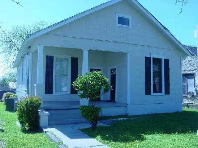 2300 Washington Ave, Downtown Waco, 3 bed, 1 bath, approx. 123.